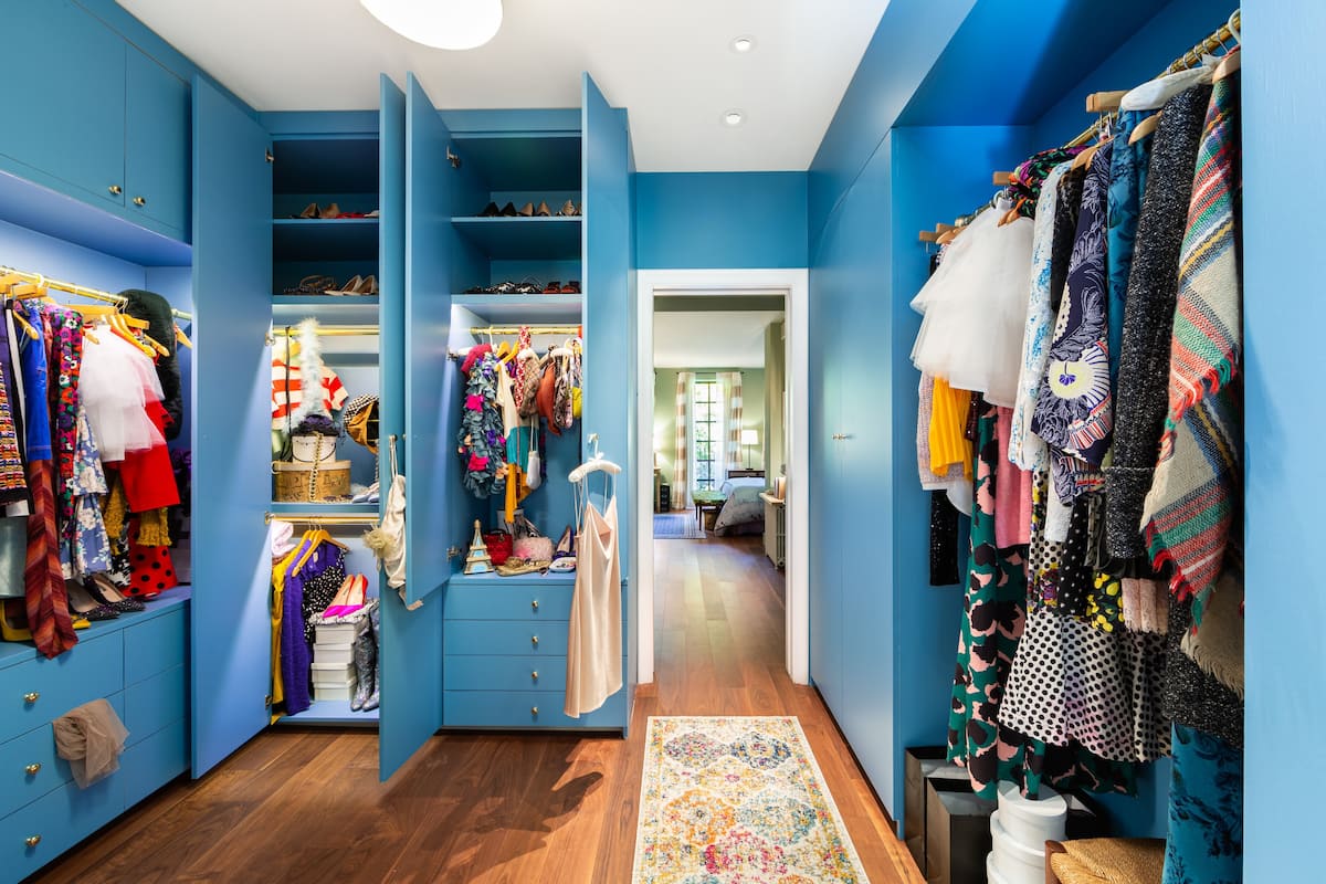 O closet azul de Carrie Bradshaw - Living Gazette