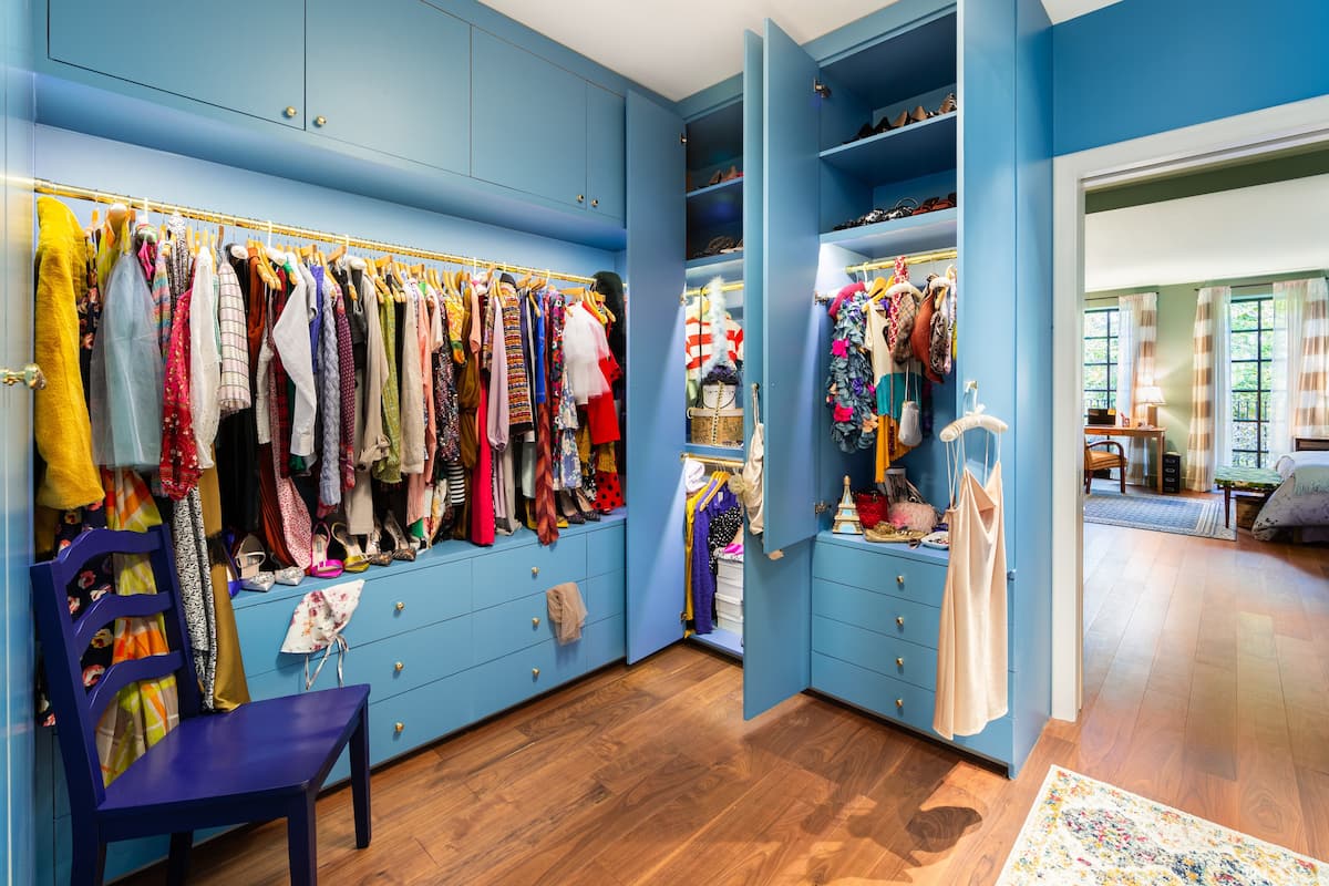 O closet azul de Carrie Bradshaw - Living Gazette